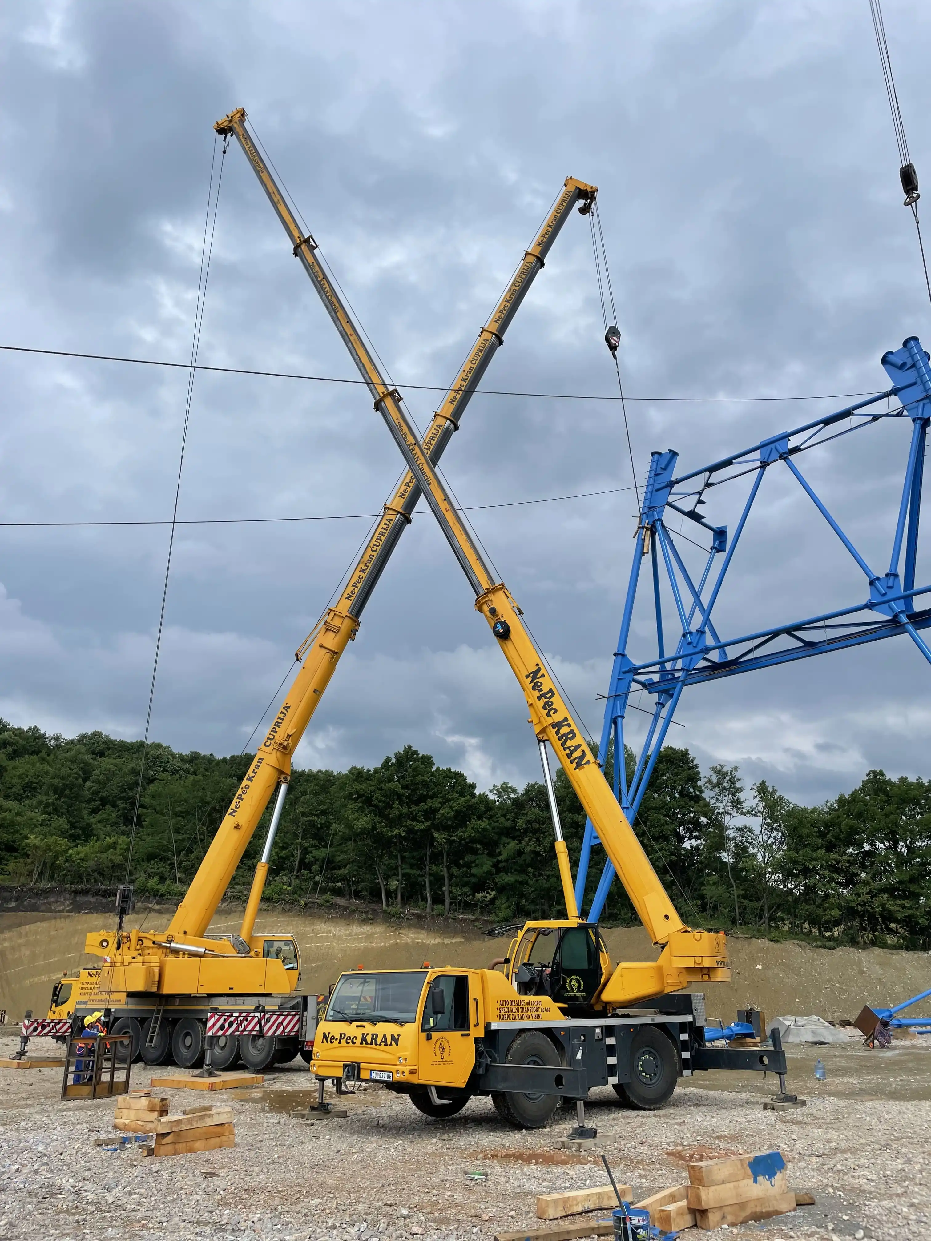 Ne-Pec KRAN Auto Dizalica Ćuprija Srbija Iznajmljivanje